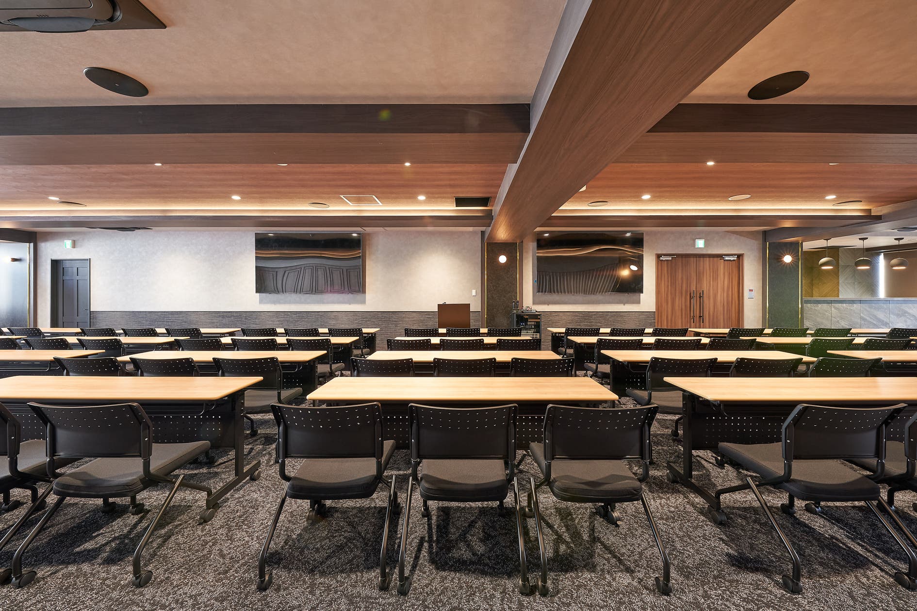 TS新橋5F【新橋駅 徒歩1分】セミナー 研修 パーティー ♥控室あり！ 飲食 OK 無料WiFi 駅近★の写真7