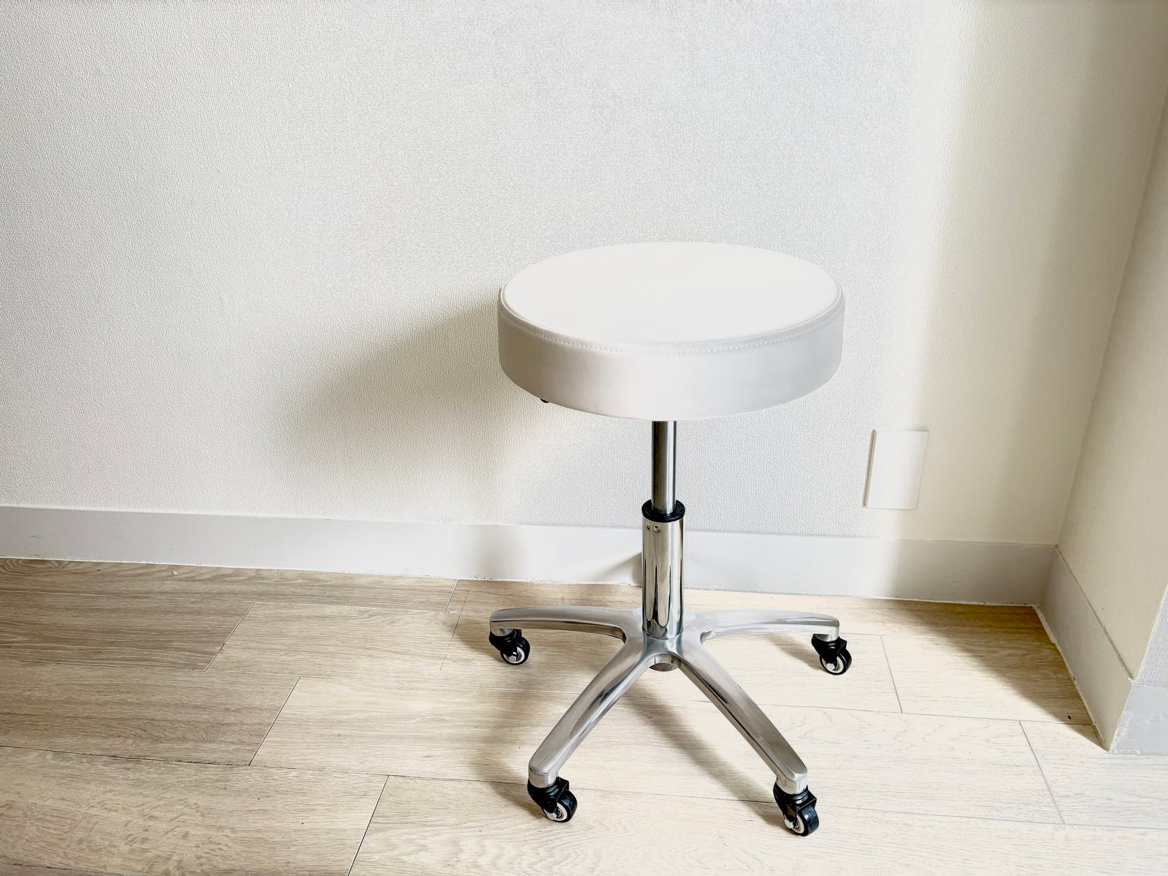 【名古屋駅すぐ】2026年4月OPEN｜韓国風ホワイト空間＋グリーンが映える完全個室レンタルサロン｜🛜の写真14