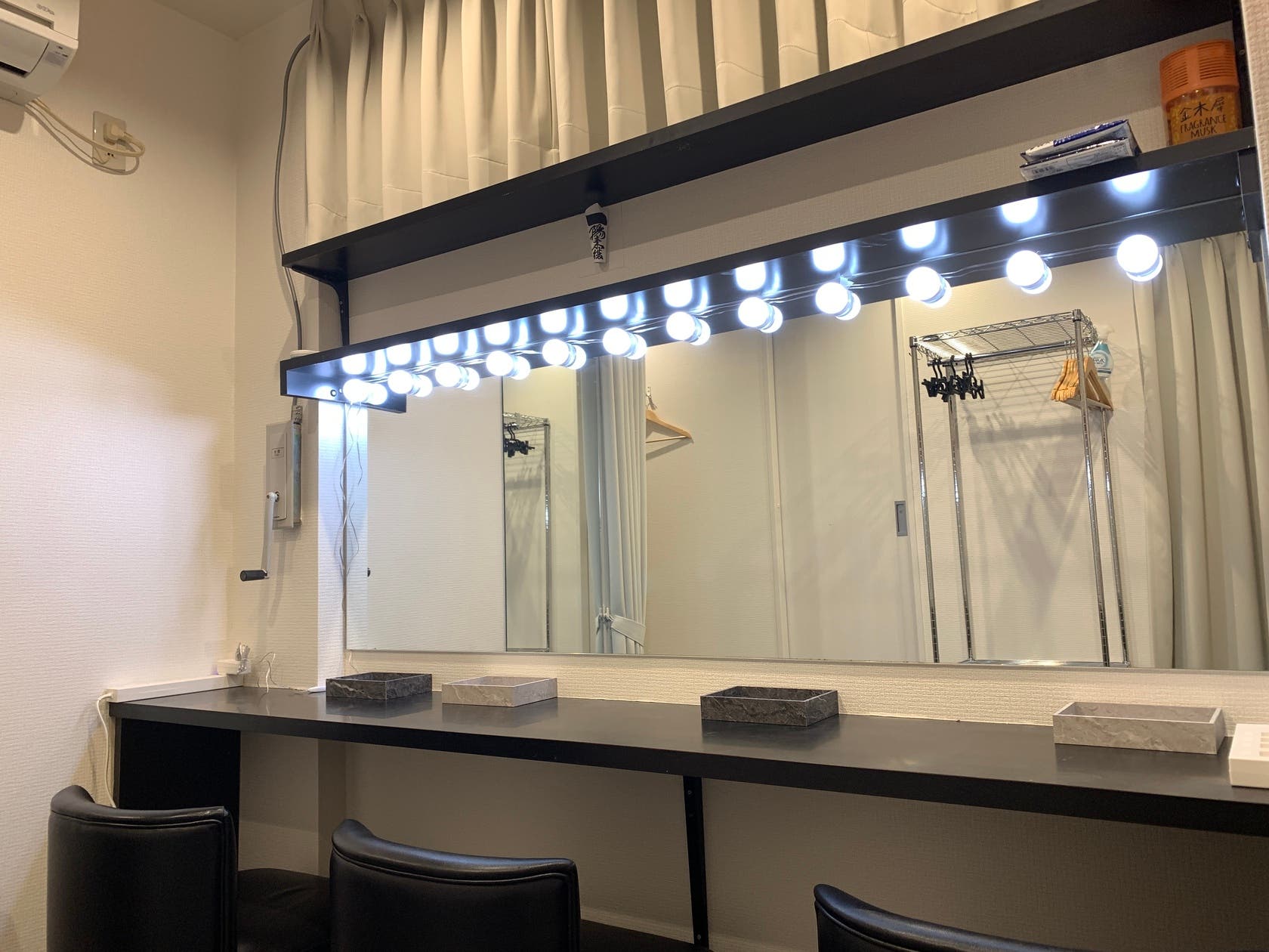 立川駅徒歩４分のレンタル撮影スタジオです。の写真2