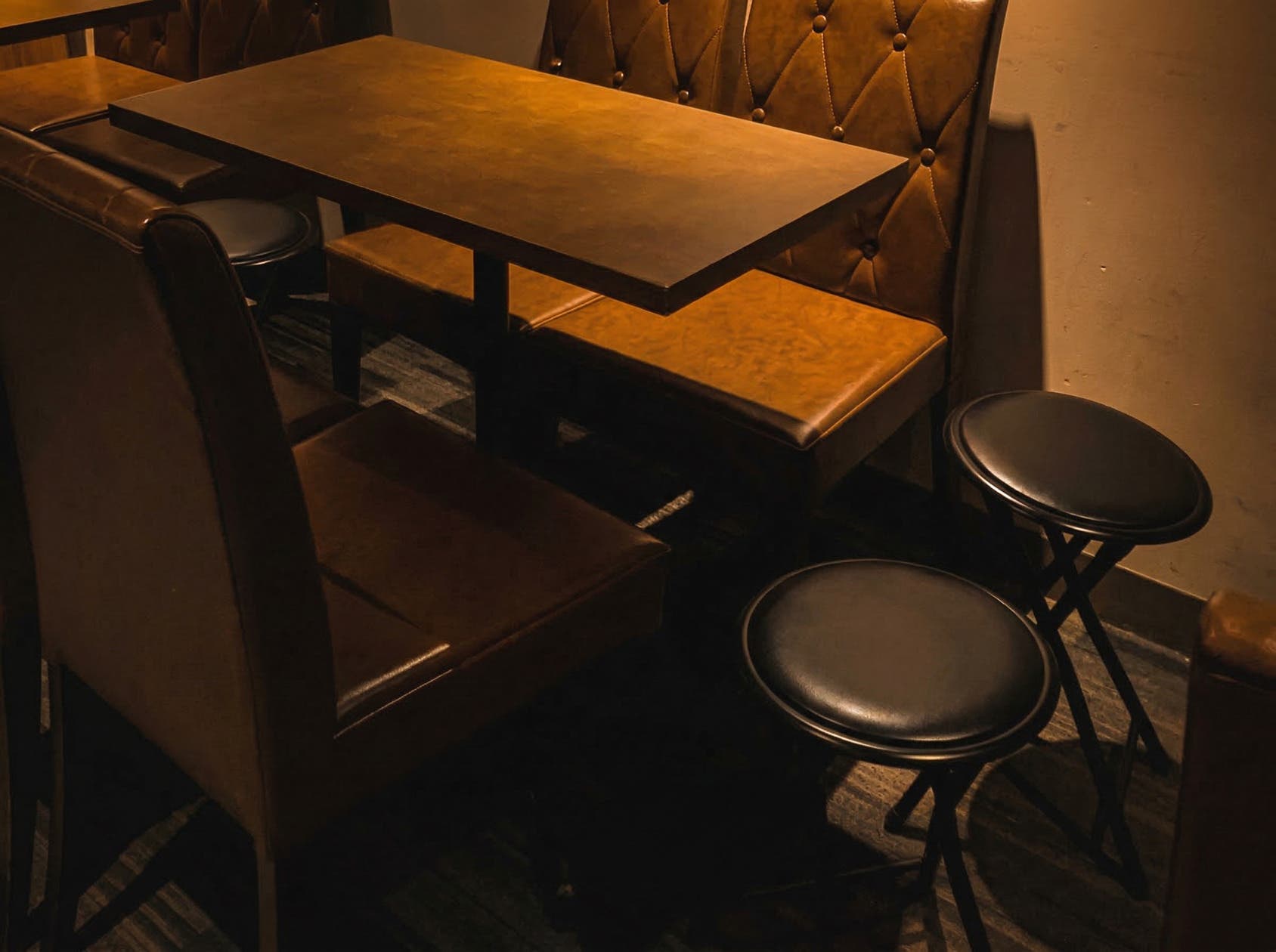 【☆】パイプ椅子（５脚）の画像1