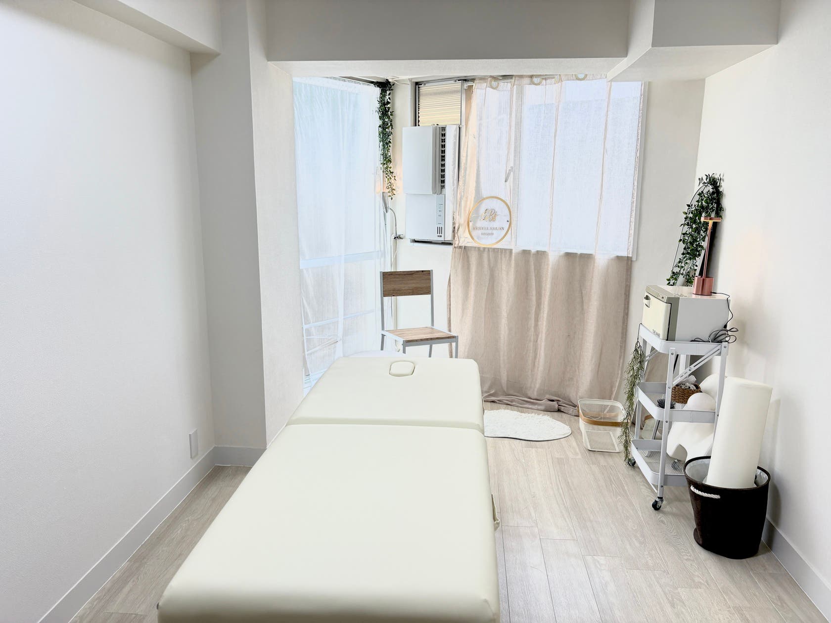 【名古屋駅すぐ】2026年4月OPEN｜韓国風ホワイト空間＋グリーンが映える完全個室レンタルサロン｜🛜の写真3