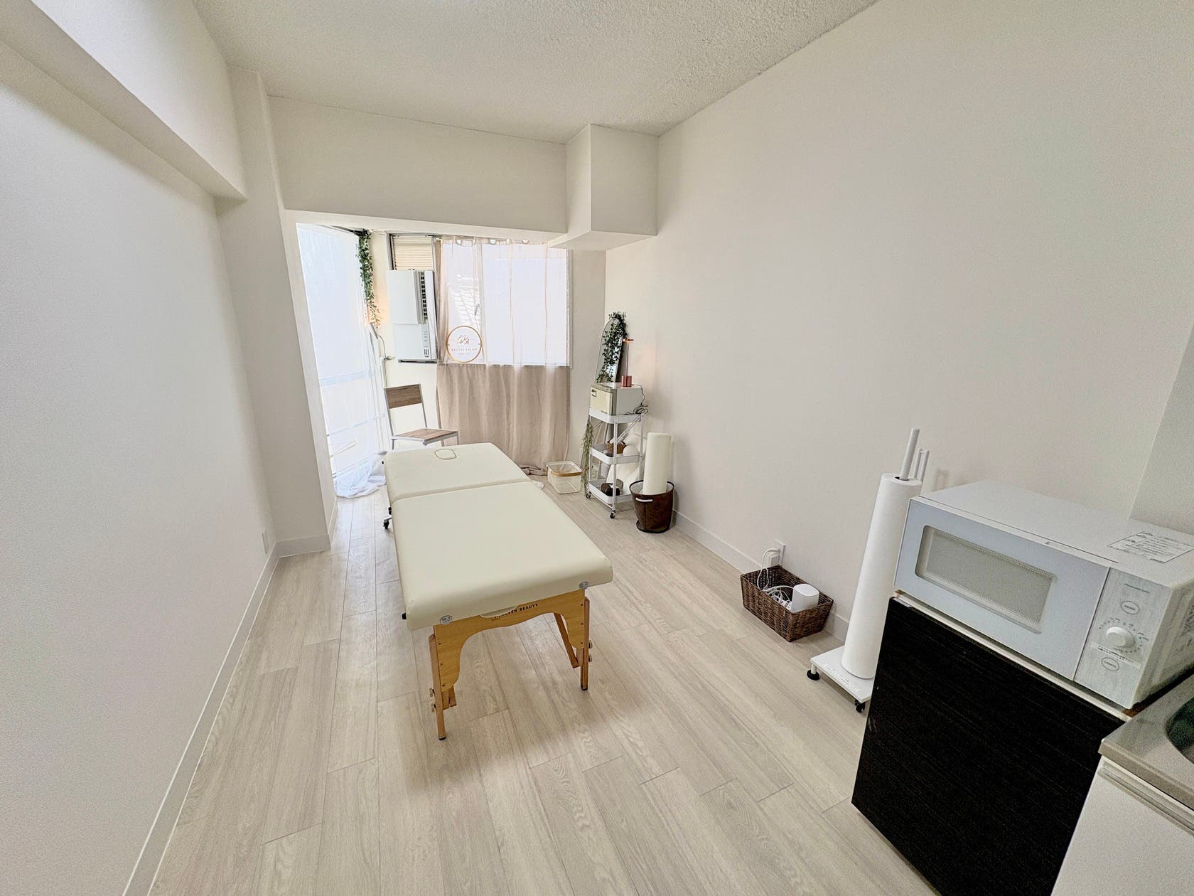 【名古屋駅すぐ】2026年4月OPEN｜韓国風ホワイト空間＋グリーンが映える完全個室レンタルサロン｜🛜の写真2