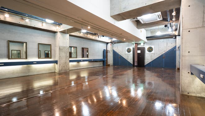 登戸駅から徒歩1分!広々とした50㎡のダンススタジオの写真1