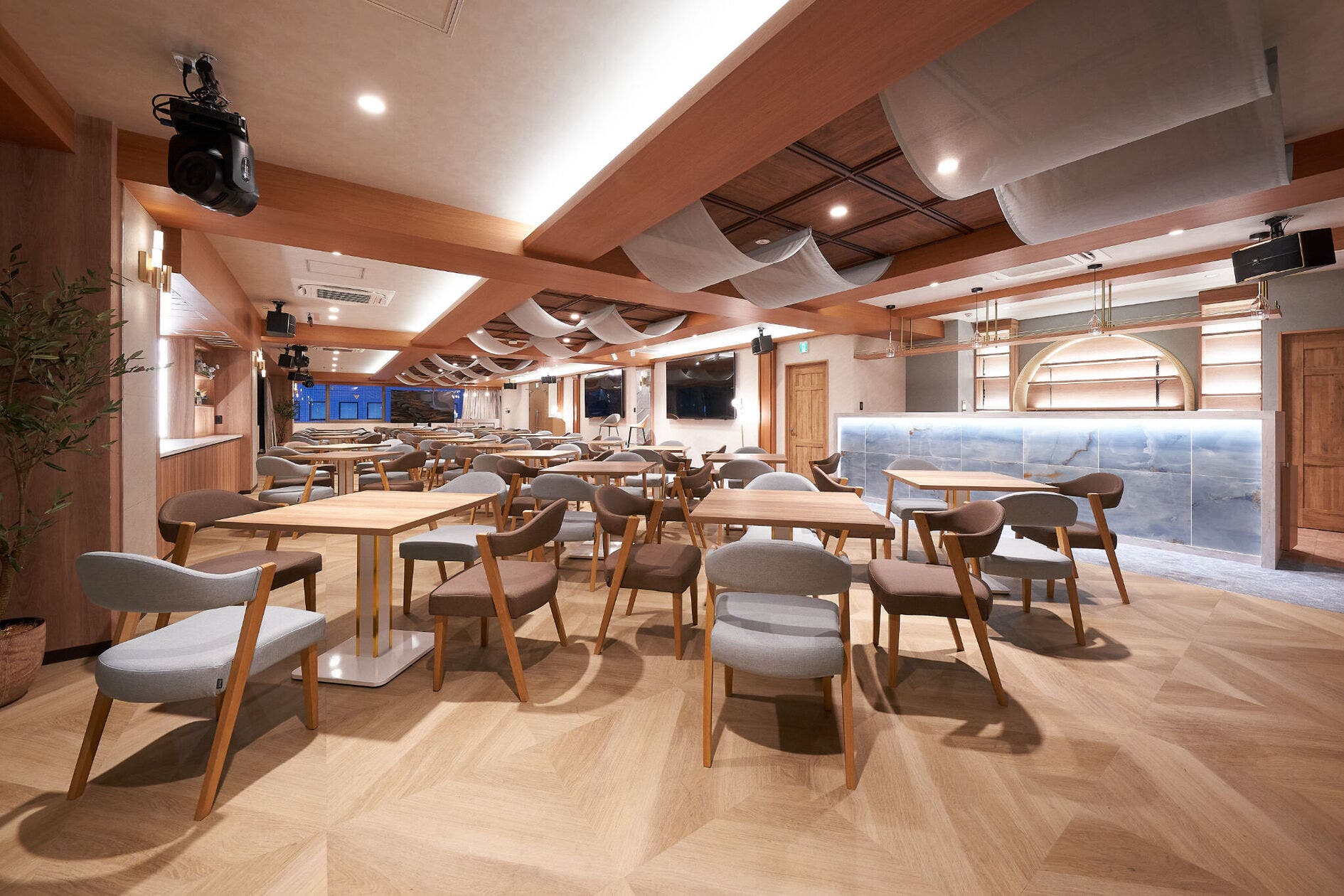 グレパ新橋7F【新橋駅 徒歩1分】パーティ イベント 撮影 ♥控室あり！ 飲食 OK 無料WiFi 駅近★の写真3