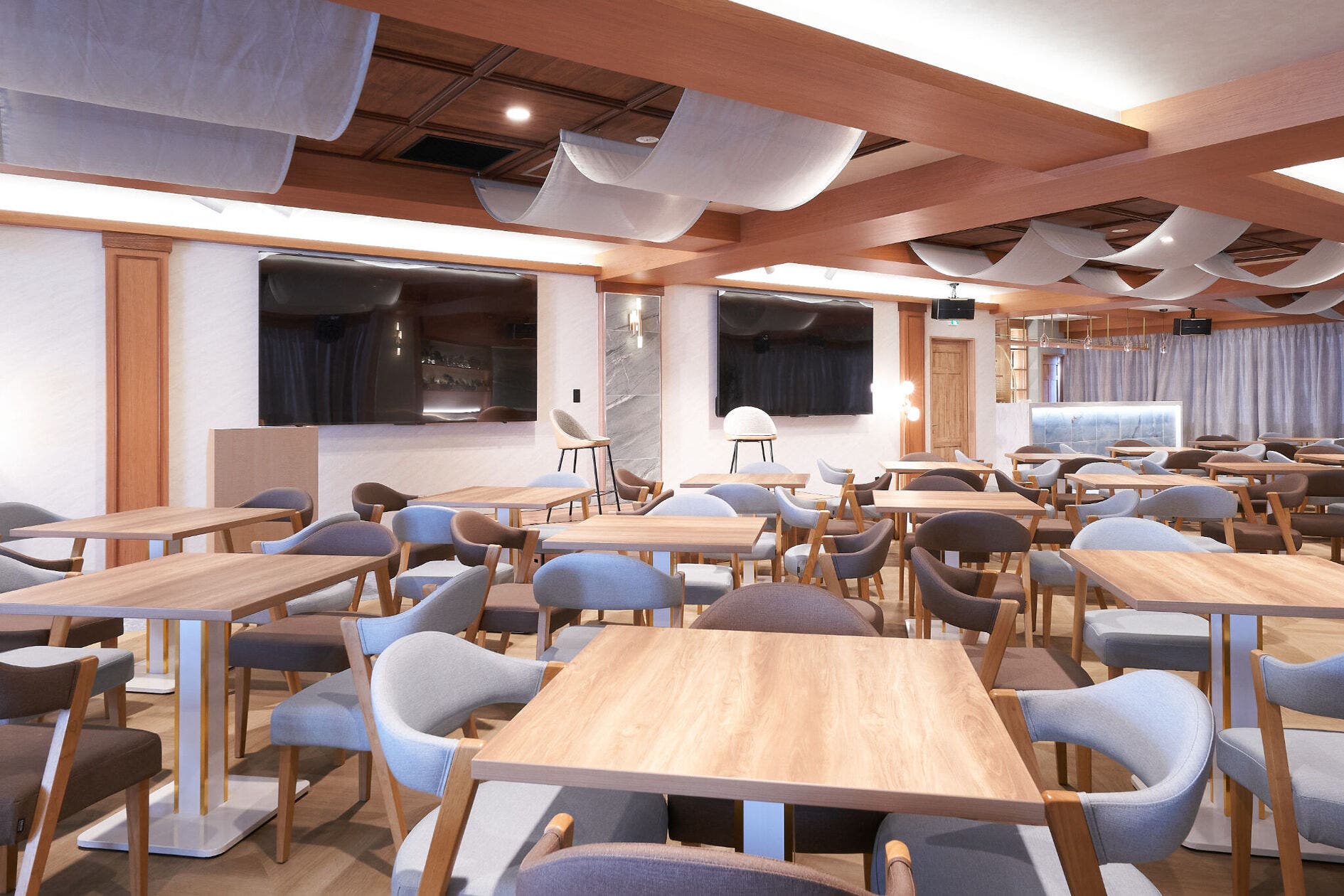 グレパ新橋7F【新橋駅 徒歩1分】パーティ イベント 撮影 ♥控室あり！ 飲食 OK 無料WiFi 駅近★の写真4