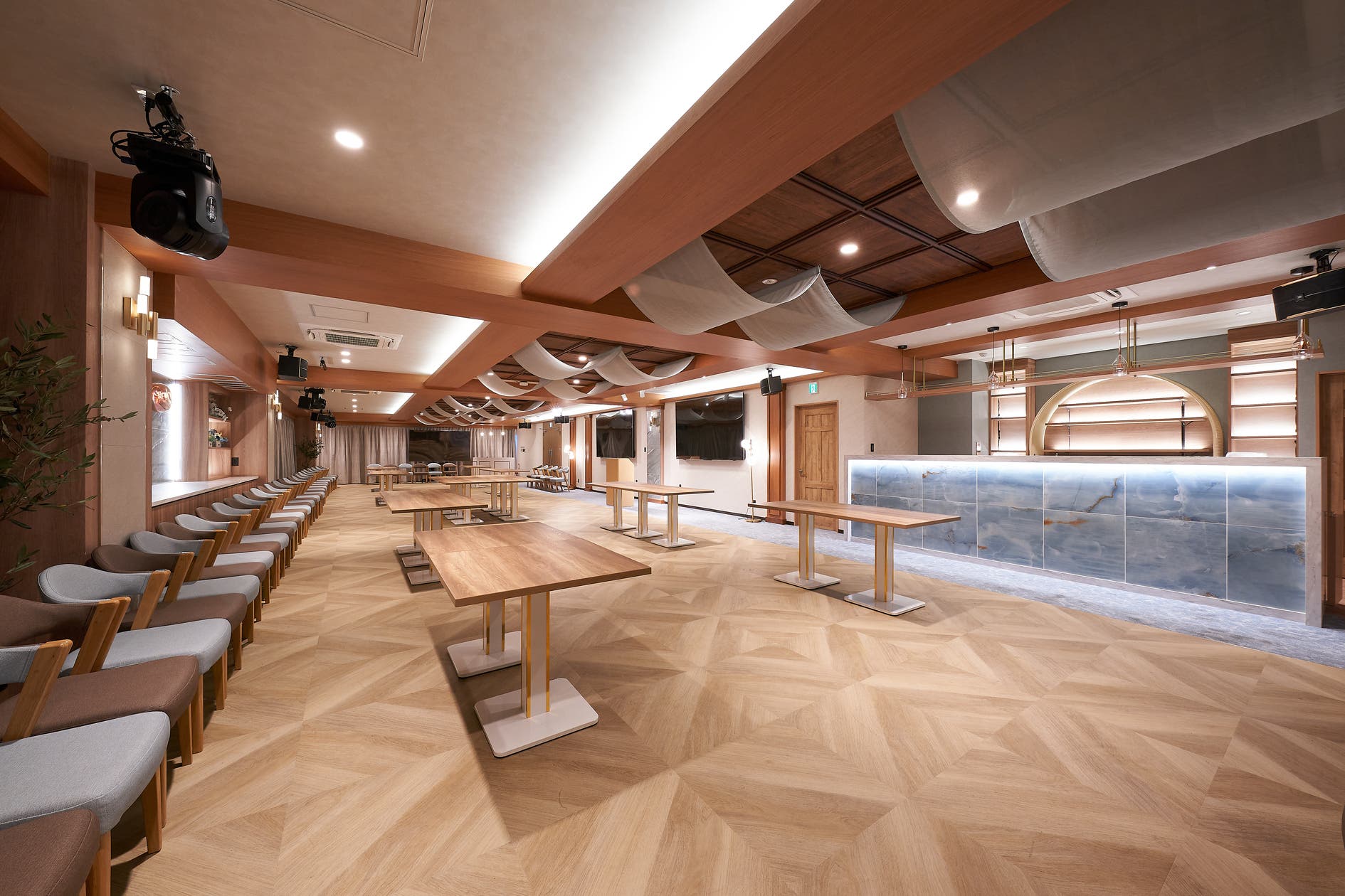 グレパ新橋7F【新橋駅 徒歩1分】パーティ イベント 撮影 ♥控室あり！ 飲食 OK 無料WiFi 駅近★の写真9