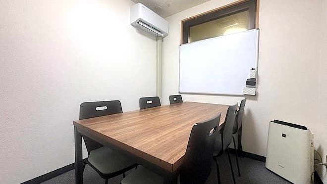 <Leaf京都南(小会議室)>6名収容🪑Wi-Fi📶モニター🎥会議/リモートワーク/オンライン会議の写真1