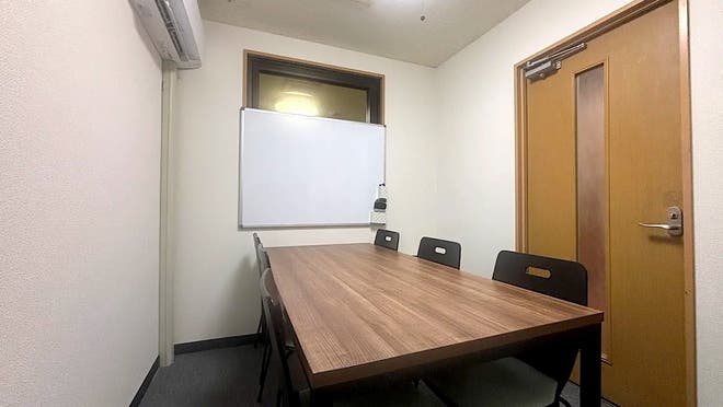 <Leaf京都南(小会議室)>6名収容🪑Wi-Fi📶モニター🎥会議/リモートワーク/オンライン会議の写真3