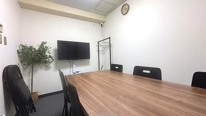 <Leaf京都南(小会議室)>6名収容🪑Wi-Fi📶モニター🎥会議/リモートワーク/オンライン会議の写真4
