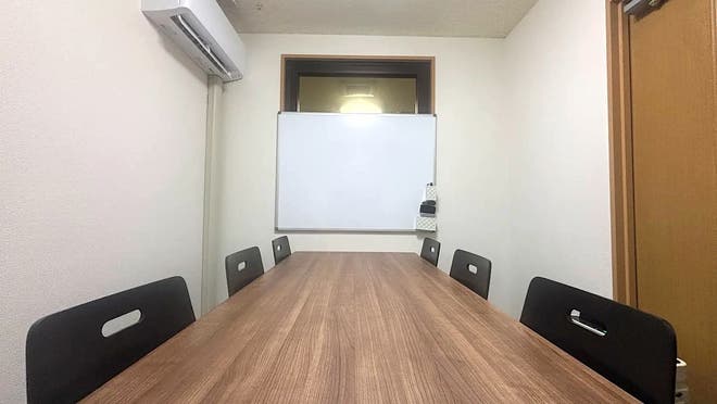 <Leaf京都南(小会議室)>6名収容🪑Wi-Fi📶モニター🎥会議/リモートワーク/オンライン会議の写真5