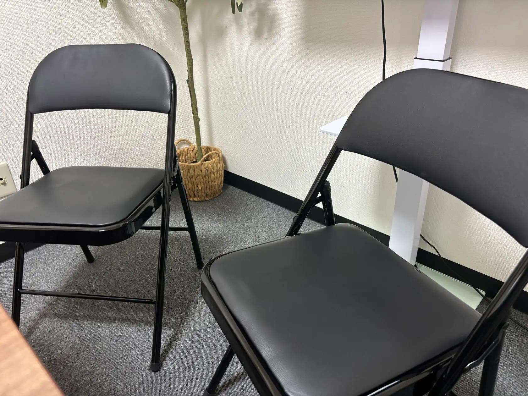 ＜Leaf京都南（小会議室）＞6名収容🪑Wi-Fi📶モニター🎥会議/リモートワーク/オンライン会議の写真6