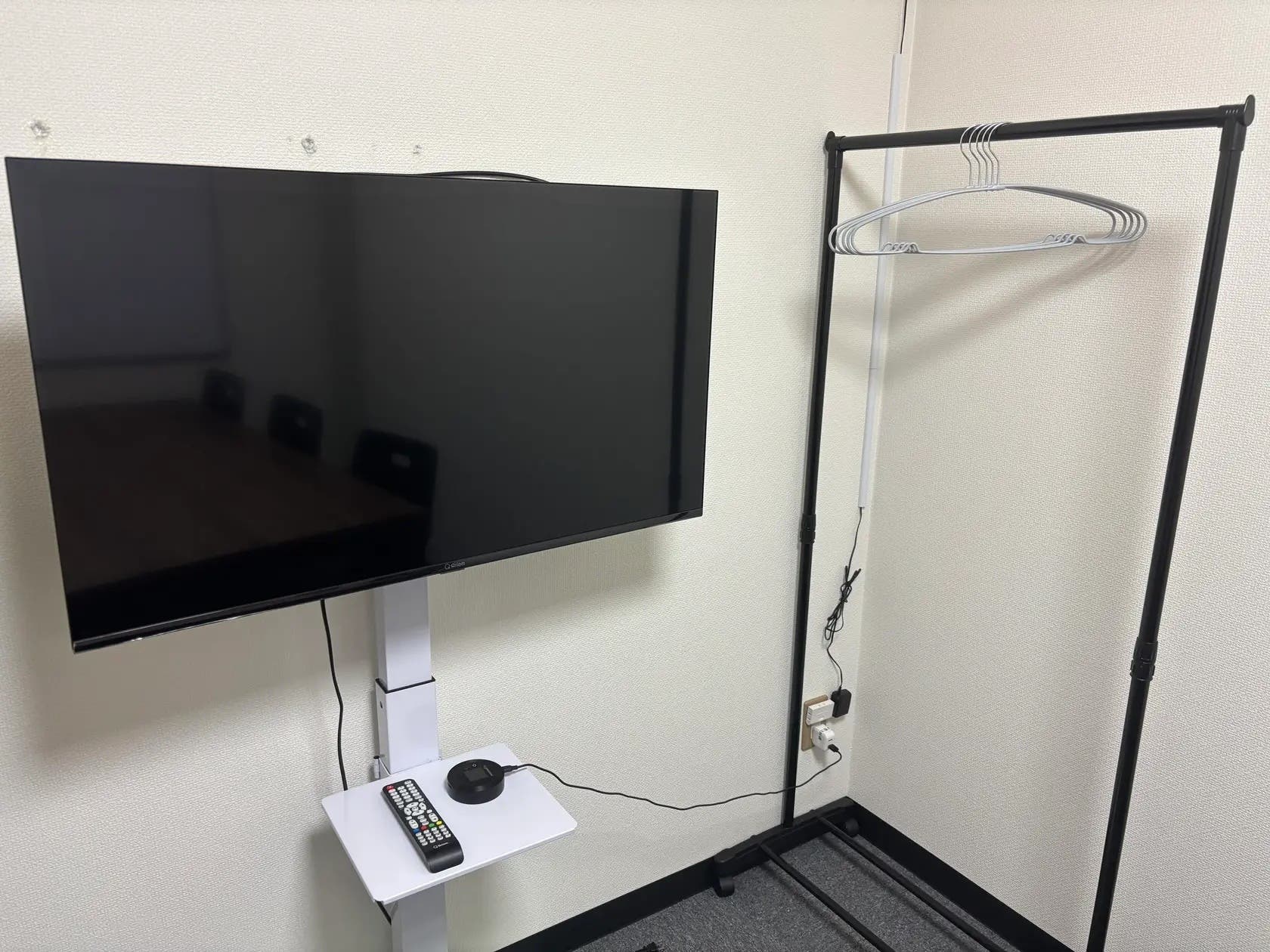 ＜Leaf京都南（小会議室）＞6名収容🪑Wi-Fi📶モニター🎥会議/リモートワーク/オンライン会議の写真7