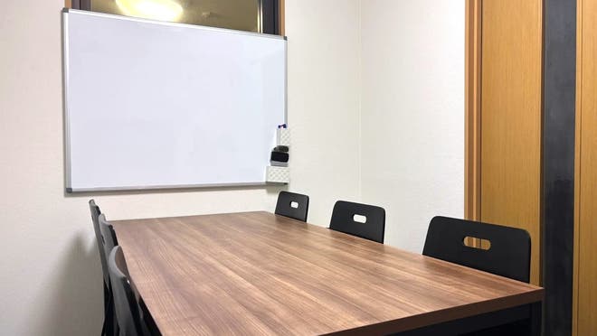 <Leaf京都南(小会議室)>6名収容🪑Wi-Fi📶モニター🎥会議/リモートワーク/オンライン会議の写真9