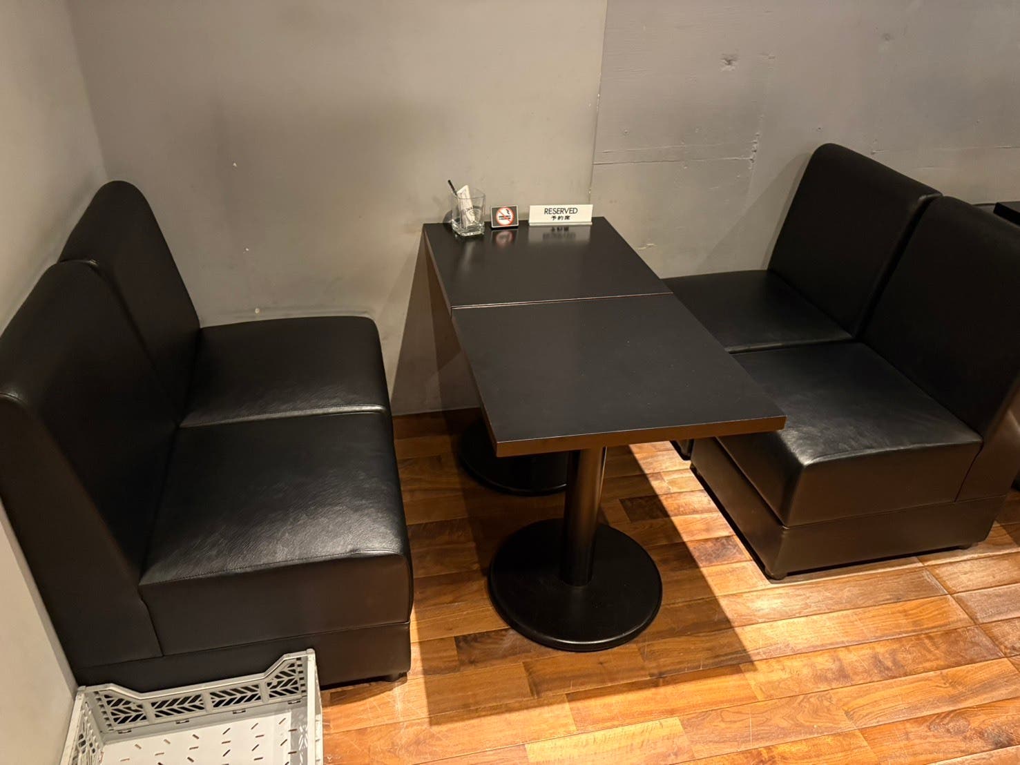 【渋谷5分】有名人対談の実績あり｜壁一面のレコードと上質音響のロックバー｜撮影スペースにの写真4