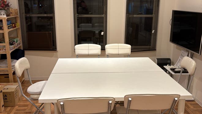 木更津駅西口徒歩3分!会議やカウンセリング、ボードゲームなどにご利用いただけます。少人数での打ち合わせなどに最適の写真1