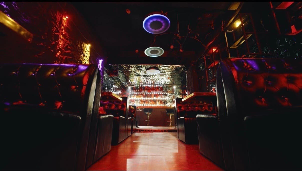 池袋駅近｜おしゃれバー貸切｜パーティー・撮影OKの写真3