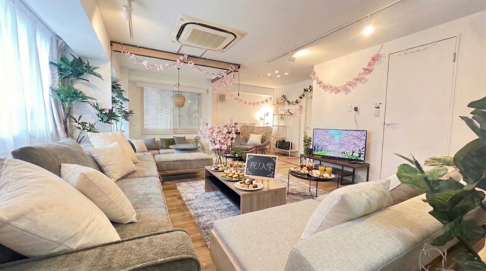 #ウッディGoburin501【新大久保駅/新宿区】駅1分🥳レバノン産ワイン飲み放題🌸学割🌸推し活/格安💰ケータリングの写真1