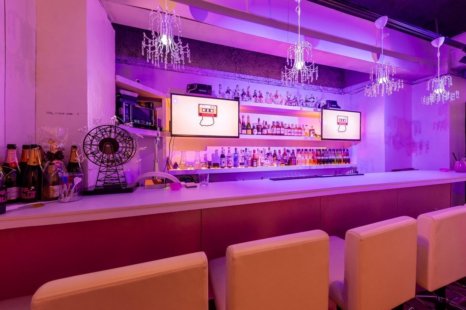 カラオケ、ダーツ、シーシャも完備で使い方自由！すすきの駅徒歩3分　昼飲み　女子会　撮影会　団体の写真2