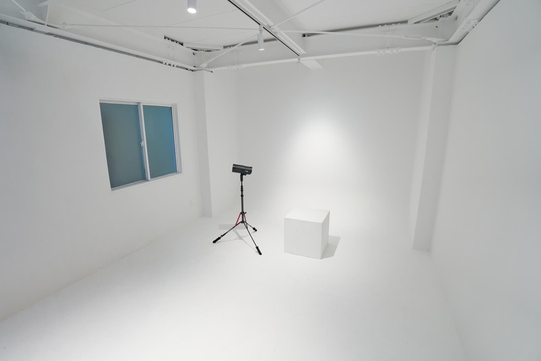 【白ホリ撮影スタジオ】Profoto利用可（有料）｜照明撮影向き｜動画・コスプレ対応の写真2