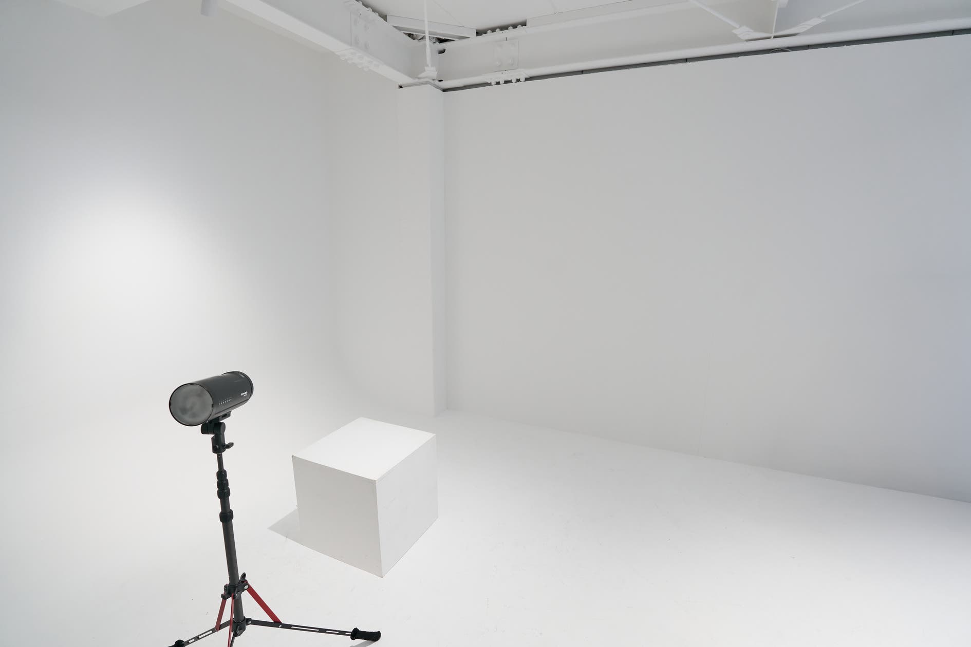 【白ホリ撮影スタジオ】Profoto利用可（有料）｜照明撮影向き｜動画・コスプレ対応の写真3