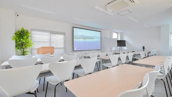 <Leaf京都駅前(大会議室)>51名収容🪑24H🈺Wi-Fi📶120㌅スクリーン&プロジェクタ🎥セミナー/研修/説明会の写真1