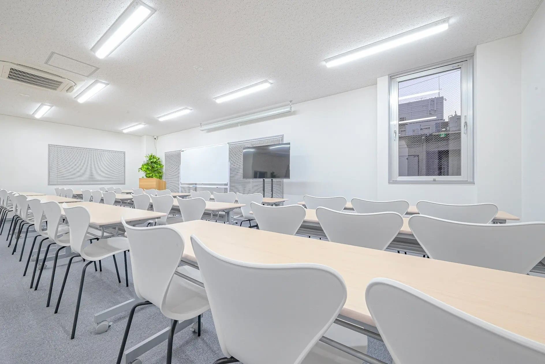 ＜Leaf京都駅前（大会議室）＞51名収容🪑24H🈺Wi-Fi📶120㌅スクリーン&プロジェクタ🎥セミナー/研修/説明会の写真7