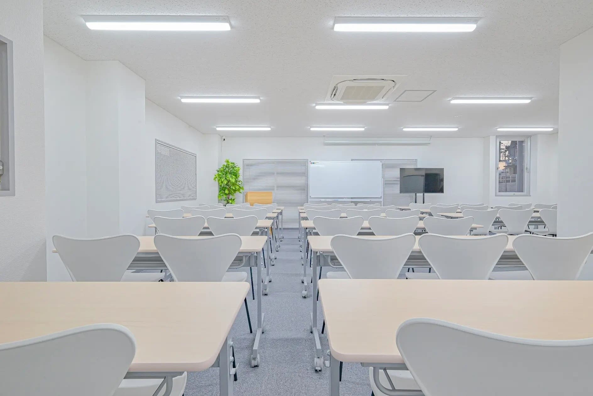 ＜Leaf京都駅前（大会議室）＞51名収容🪑24H🈺Wi-Fi📶120㌅スクリーン&プロジェクタ🎥セミナー/研修/説明会の写真8