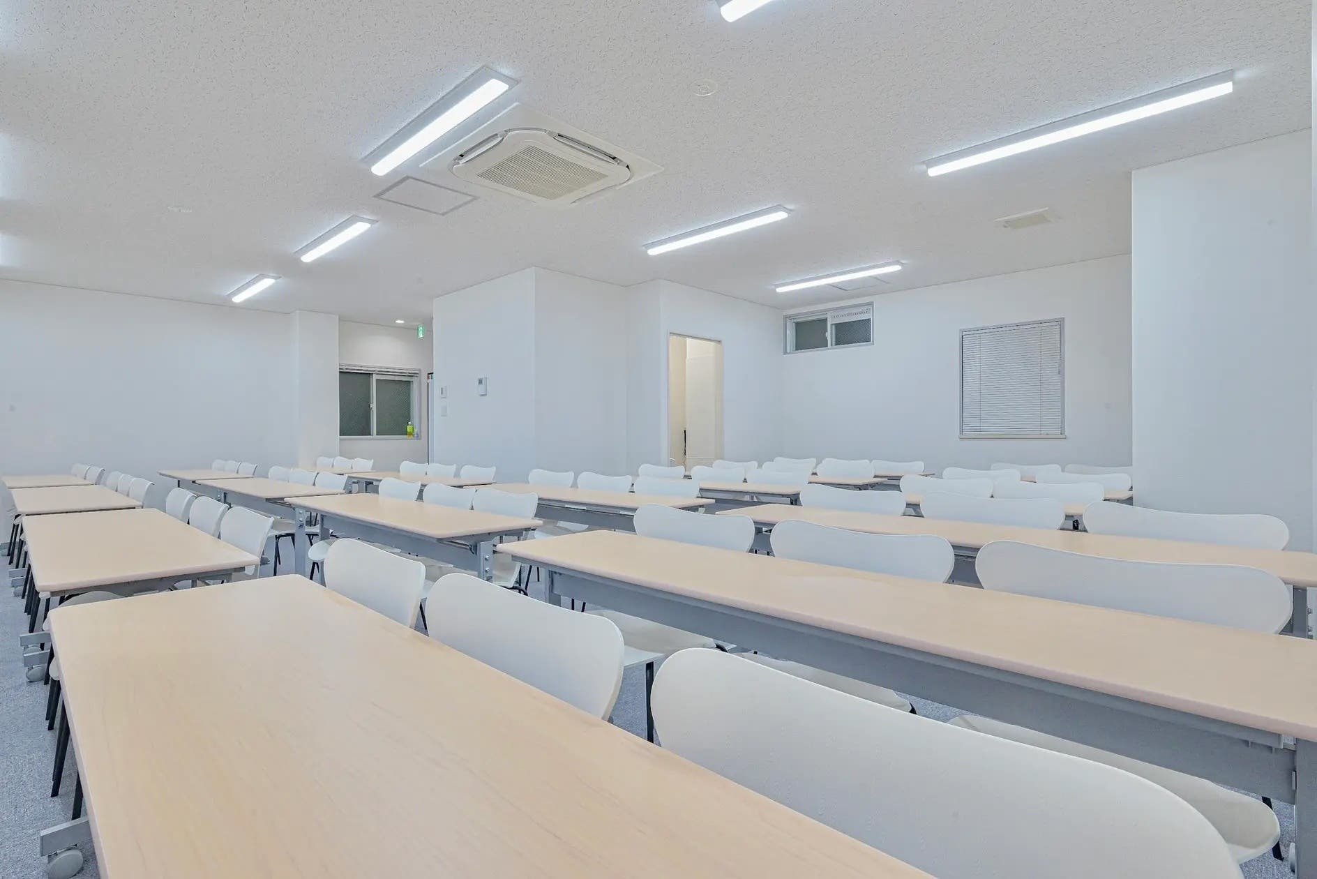 ＜Leaf京都駅前（大会議室）＞51名収容🪑24H🈺Wi-Fi📶120㌅スクリーン&プロジェクタ🎥セミナー/研修/説明会の写真2