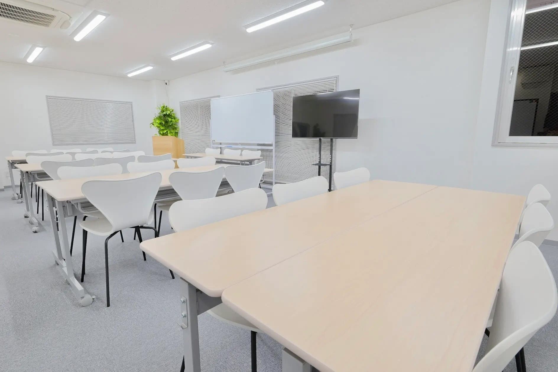 ＜Leaf京都駅前（大会議室）＞51名収容🪑24H🈺Wi-Fi📶120㌅スクリーン&プロジェクタ🎥セミナー/研修/説明会の写真10