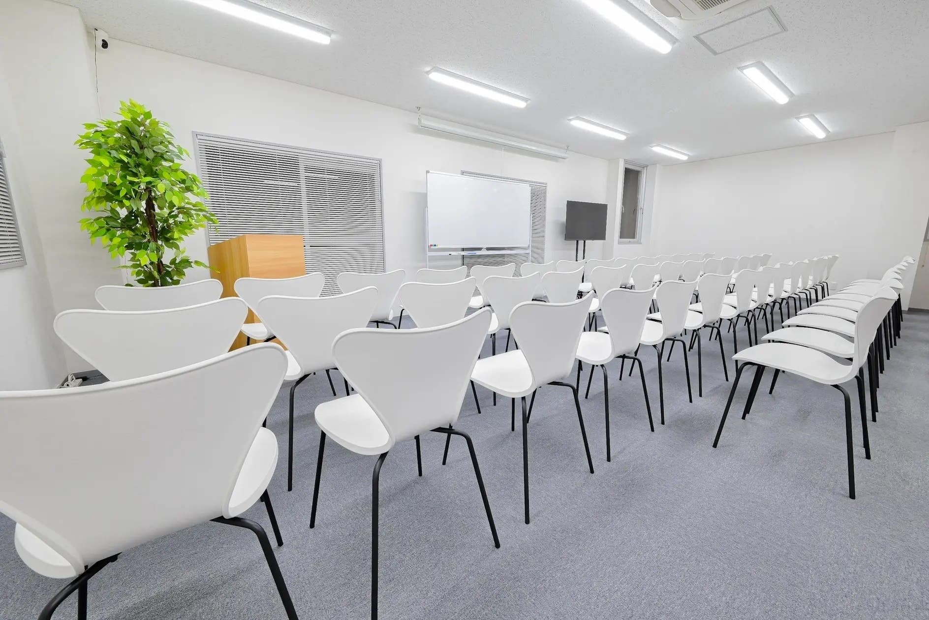 ＜Leaf京都駅前（大会議室）＞51名収容🪑24H🈺Wi-Fi📶120㌅スクリーン&プロジェクタ🎥セミナー/研修/説明会の写真13