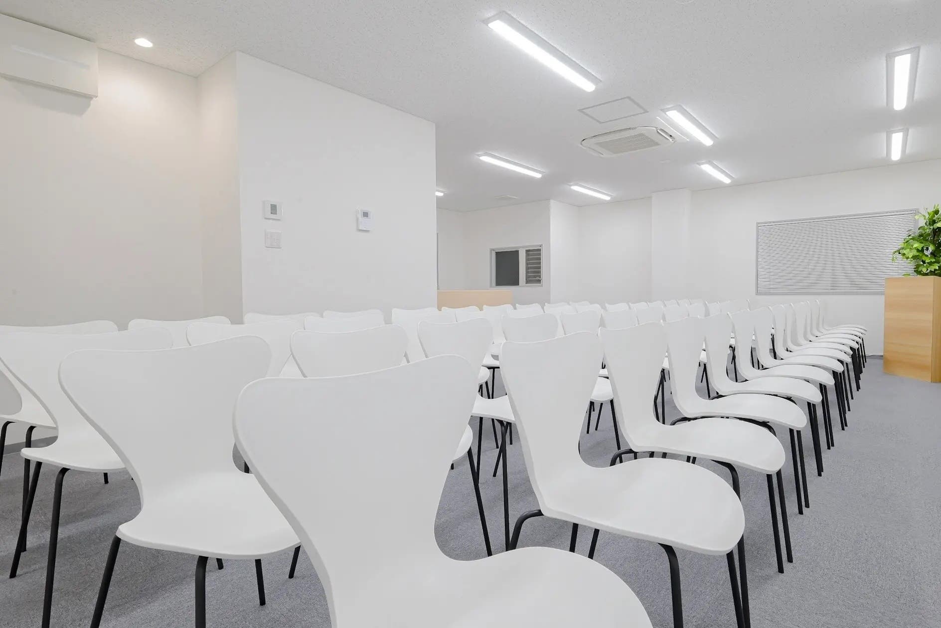 ＜Leaf京都駅前（大会議室）＞51名収容🪑24H🈺Wi-Fi📶120㌅スクリーン&プロジェクタ🎥セミナー/研修/説明会の写真14