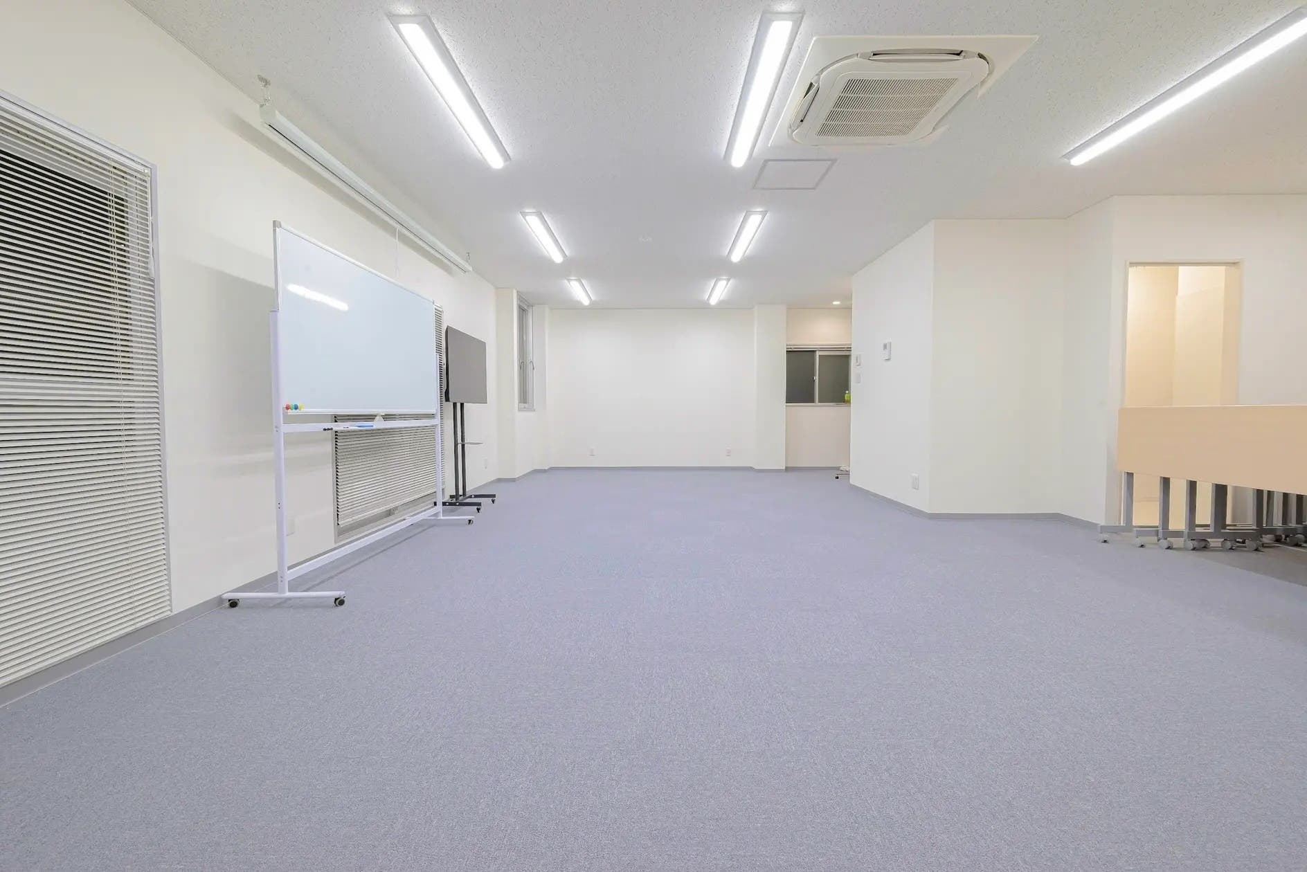 ＜Leaf京都駅前（大会議室）＞51名収容🪑24H🈺Wi-Fi📶120㌅スクリーン&プロジェクタ🎥セミナー/研修/説明会の写真15