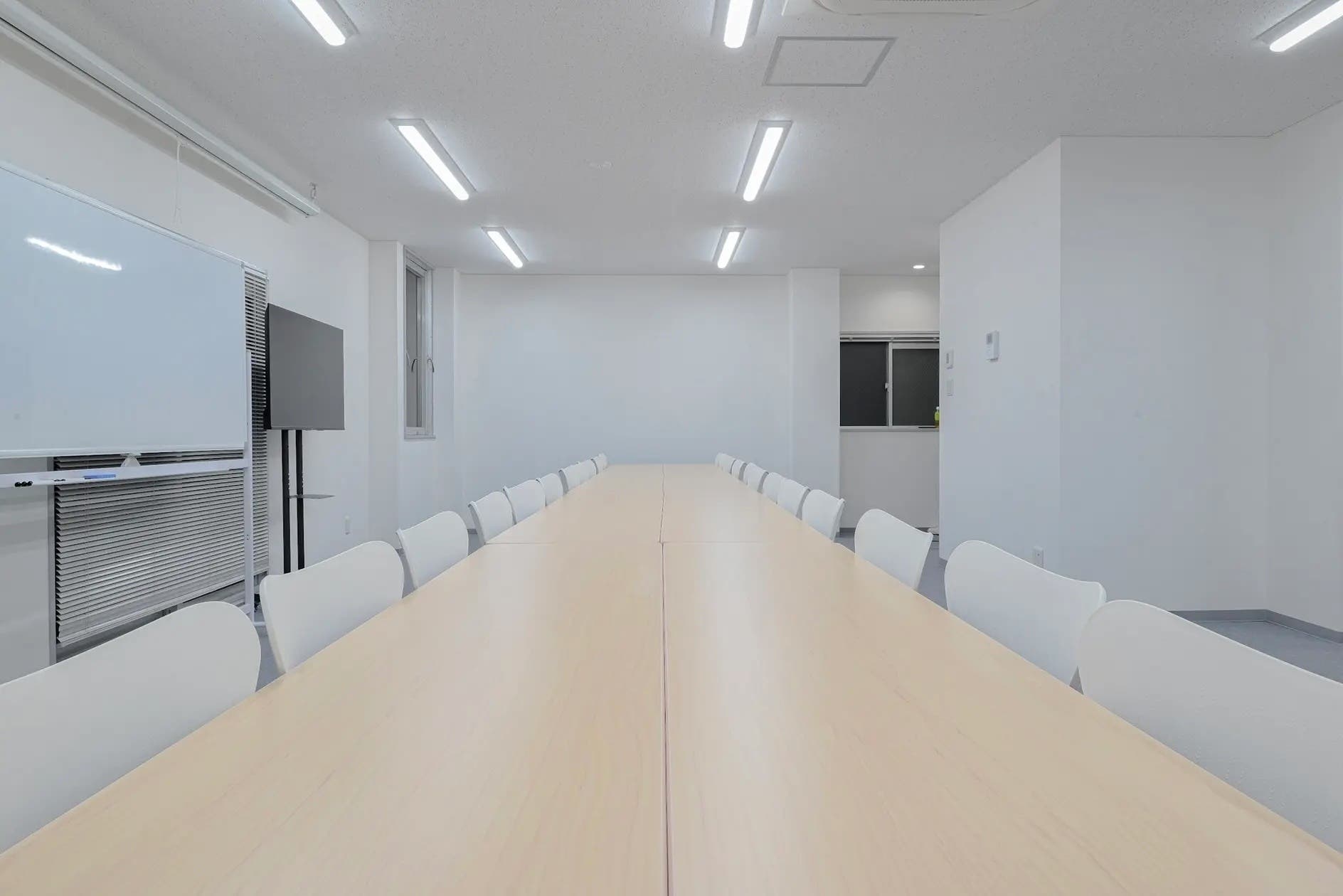 ＜Leaf京都駅前（大会議室）＞51名収容🪑24H🈺Wi-Fi📶120㌅スクリーン&プロジェクタ🎥セミナー/研修/説明会の写真17