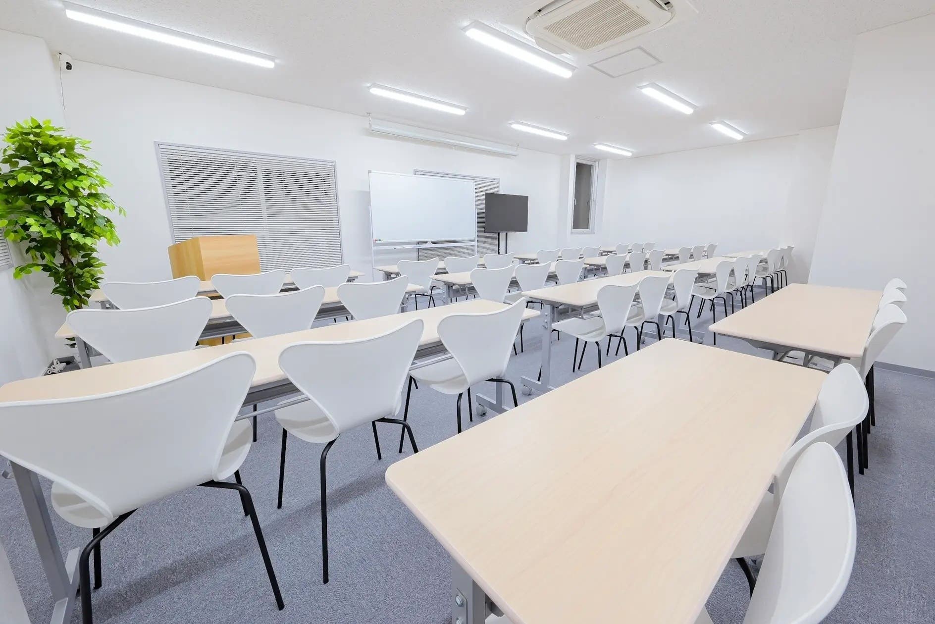 ＜Leaf京都駅前（大会議室）＞51名収容🪑24H🈺Wi-Fi📶120㌅スクリーン&プロジェクタ🎥セミナー/研修/説明会の写真18