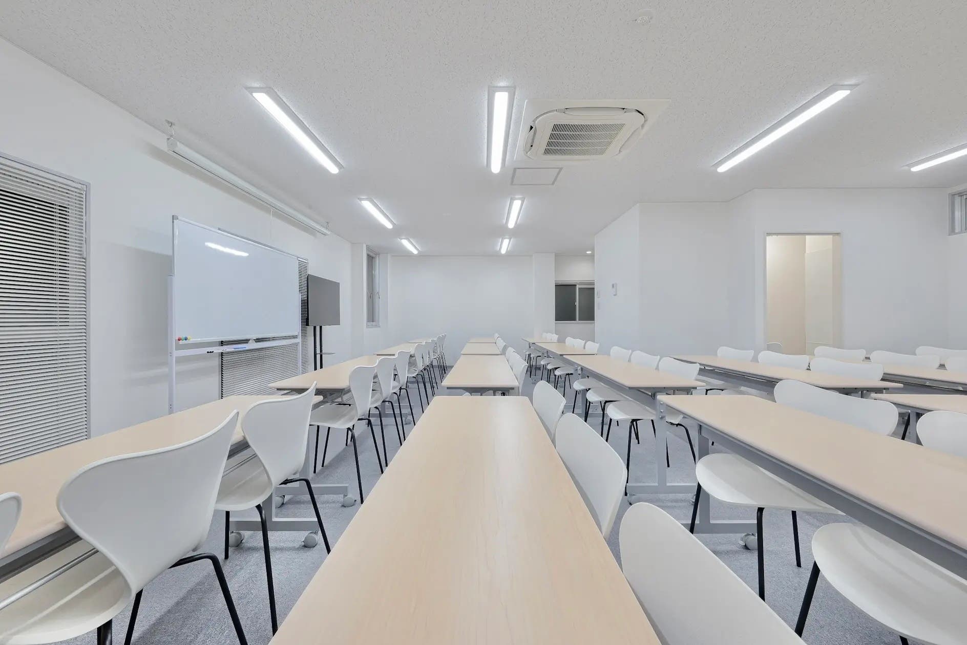 ＜Leaf京都駅前（大会議室）＞51名収容🪑24H🈺Wi-Fi📶120㌅スクリーン&プロジェクタ🎥セミナー/研修/説明会の写真19