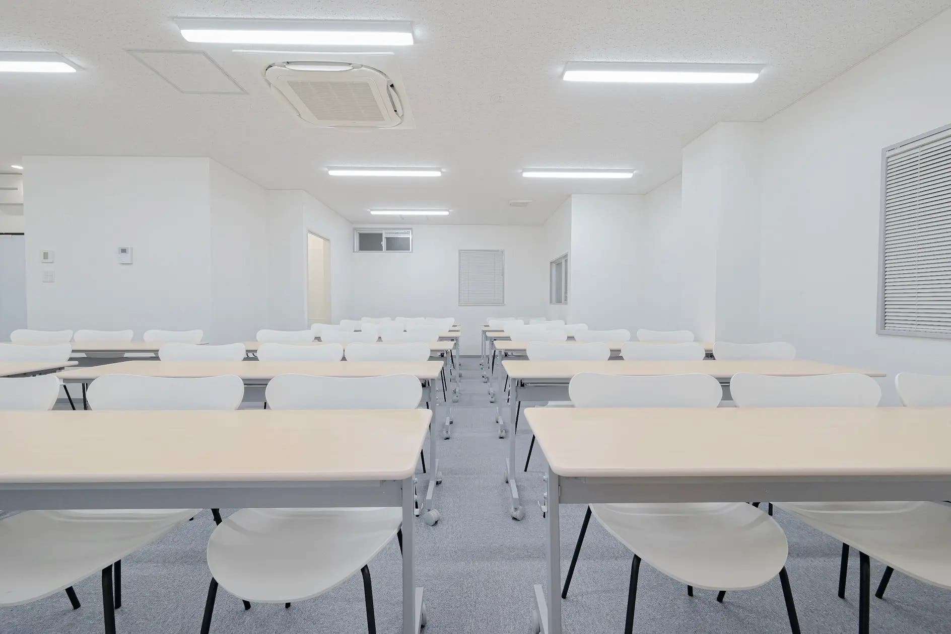 ＜Leaf京都駅前（大会議室）＞51名収容🪑24H🈺Wi-Fi📶120㌅スクリーン&プロジェクタ🎥セミナー/研修/説明会の写真20