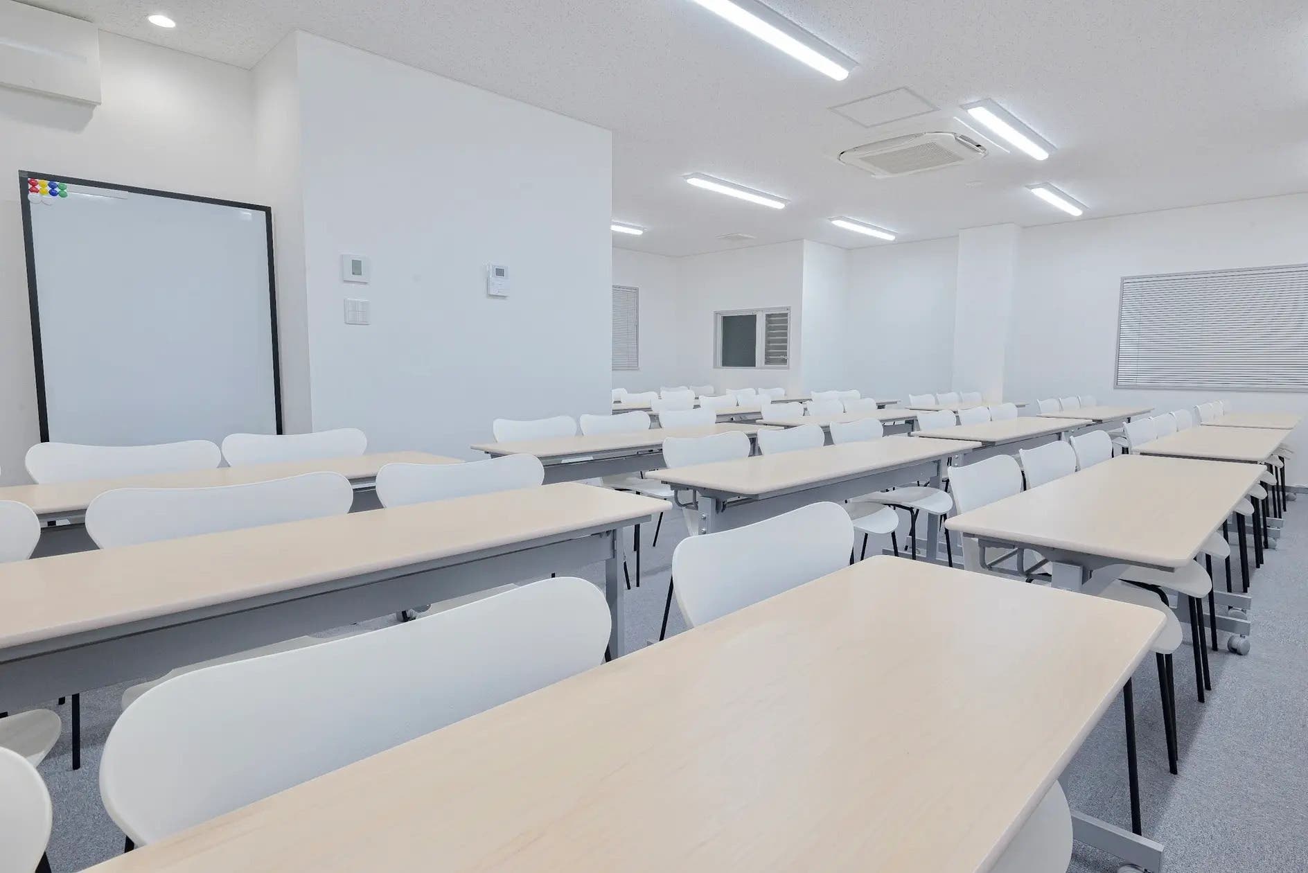 ＜Leaf京都駅前（大会議室）＞51名収容🪑24H🈺Wi-Fi📶120㌅スクリーン&プロジェクタ🎥セミナー/研修/説明会の写真21