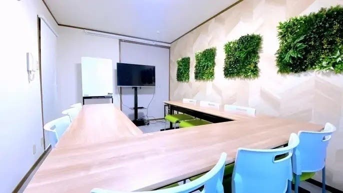 ＜Leaf京都（小会議室）＞京都駅徒歩4分🚃24H🈺Wi-Fi📶モニター🖥️会議/鑑賞会/ワークショップの写真2