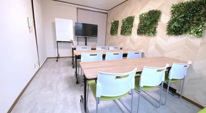＜Leaf京都（小会議室）＞京都駅徒歩4分🚃24H🈺Wi-Fi📶モニター🖥️会議/鑑賞会/ワークショップ