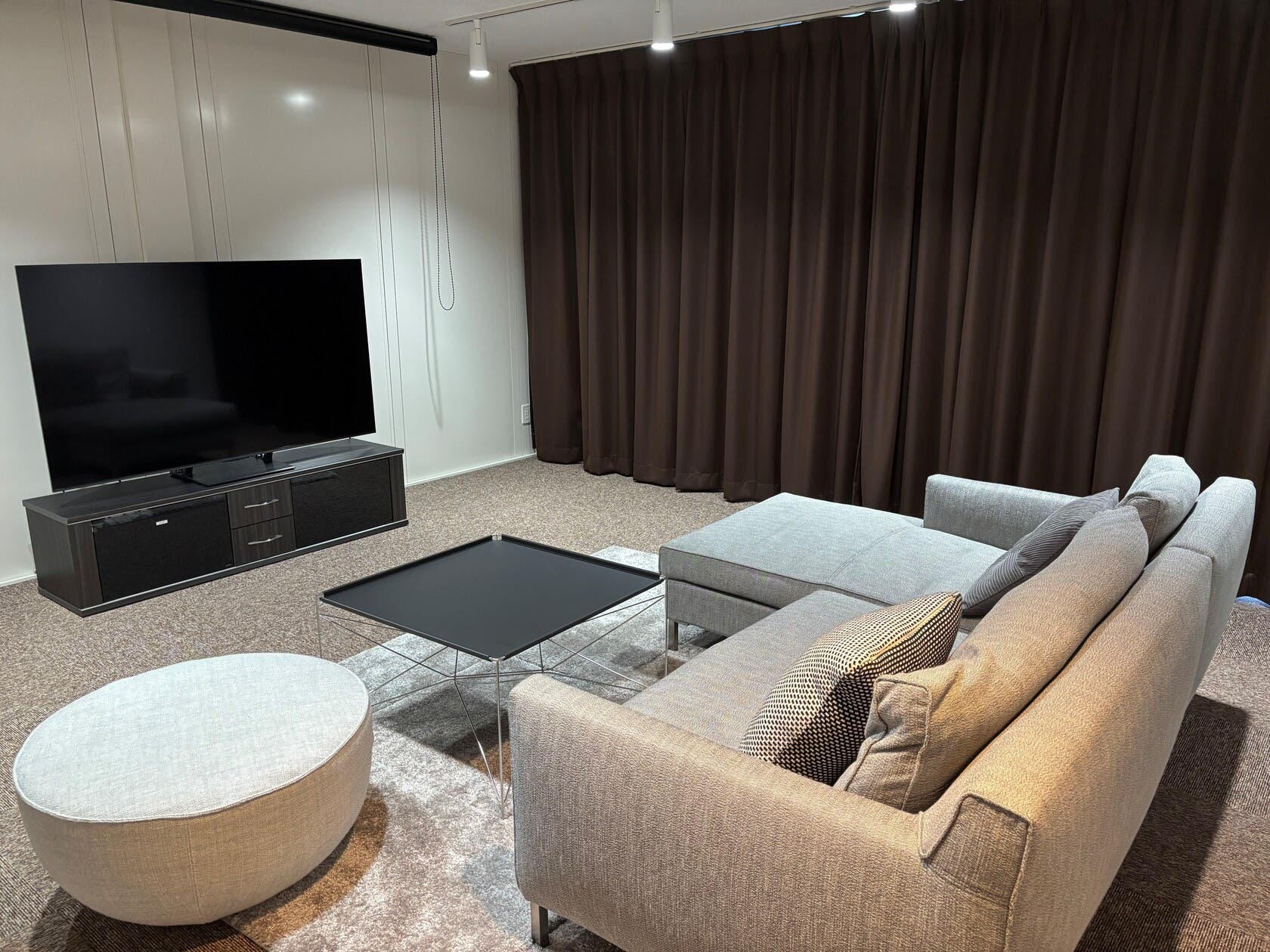 【Living】✨U-SPACE入間店✨映画鑑賞や打ち合わせスペースとしてもご利用いただけます♪Wi-Fi/入間市の写真2