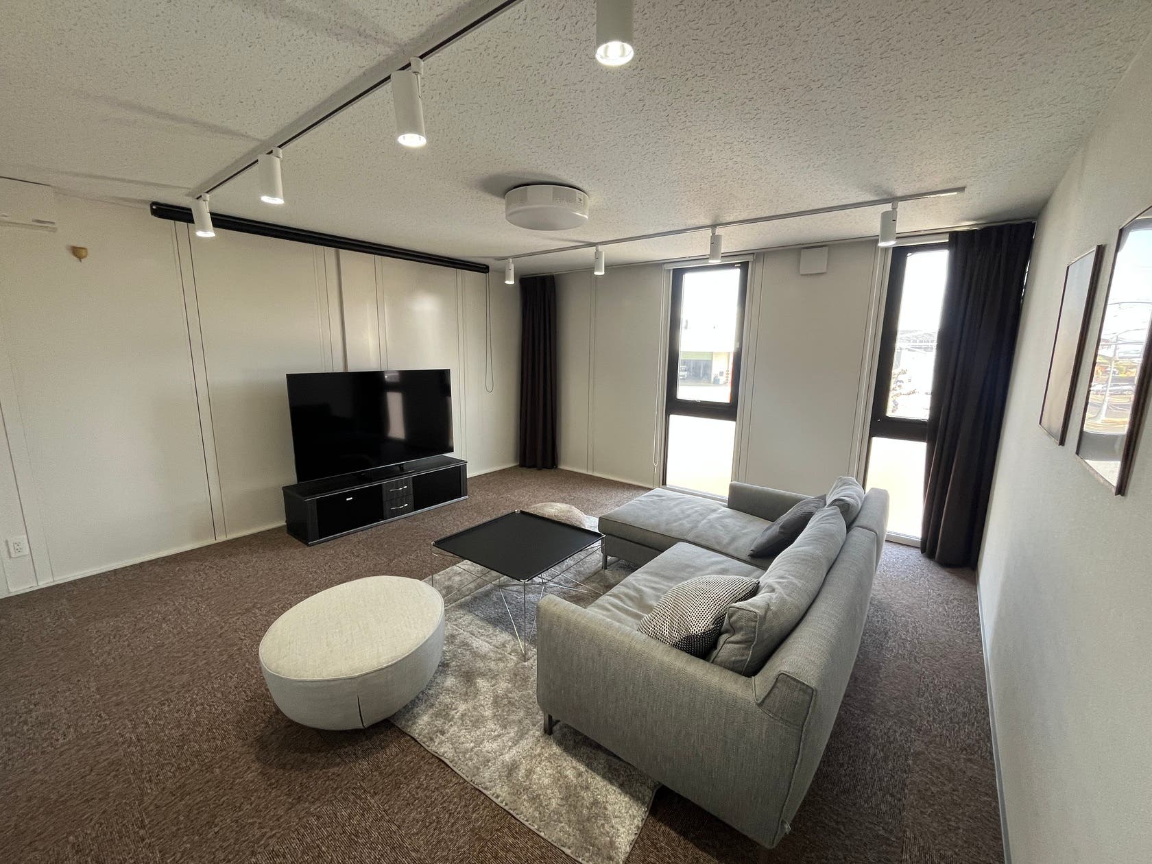 【Living】✨U-SPACE入間店✨映画鑑賞や打ち合わせスペースとしてもご利用いただけます♪Wi-Fi/入間市の写真4