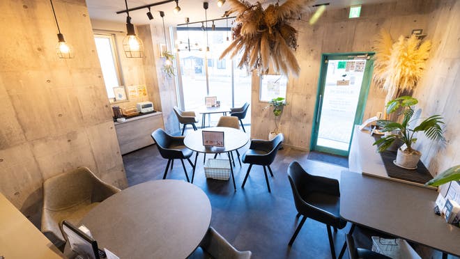 【東区徳川エリア】プップアップ展示スペースとカウンター席付厨房スペースがある多様性があるスペース!サロンも可能!の写真1