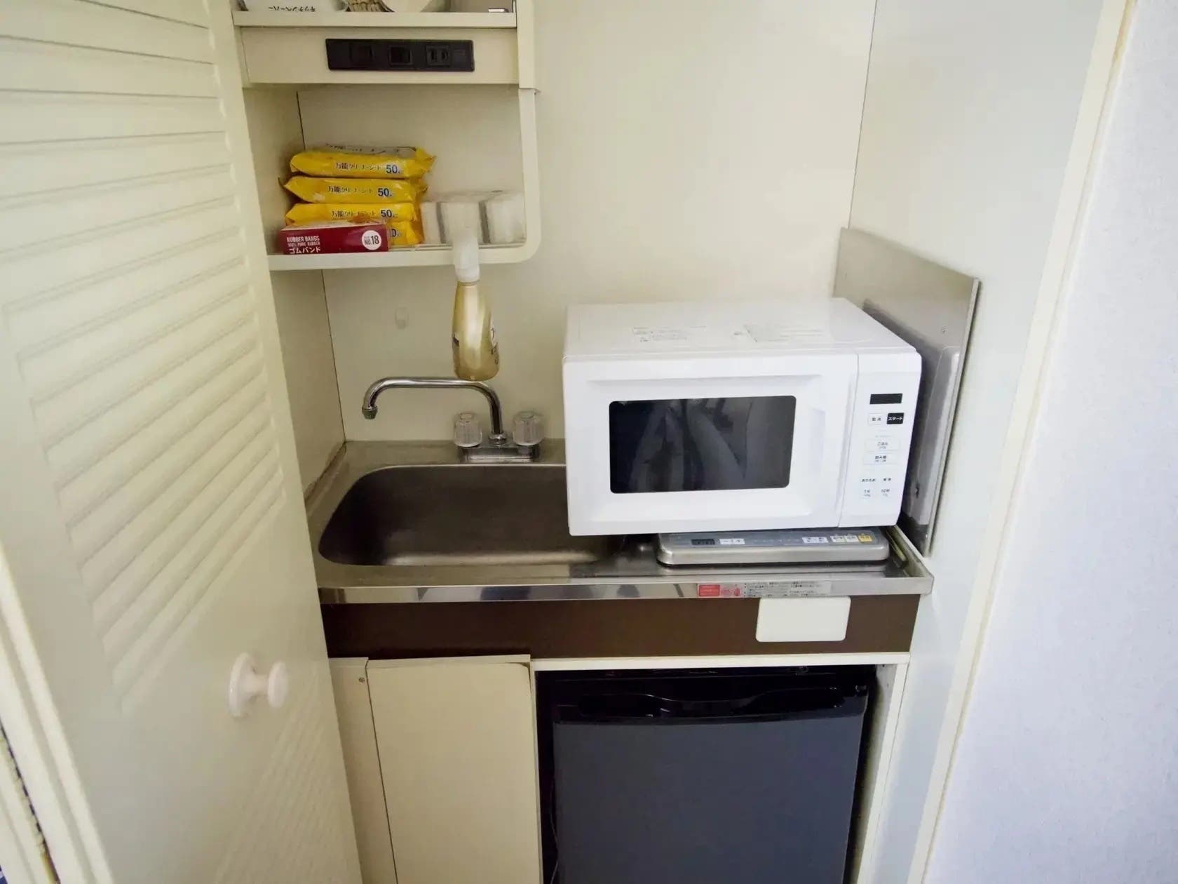 ＜Leaf四条烏丸（小中会議室）＞駅徒歩2分🚃12名収容🪑24H🈺Wi-Fi📶モニター🖥️会議/勉強会/ワークショップの写真12