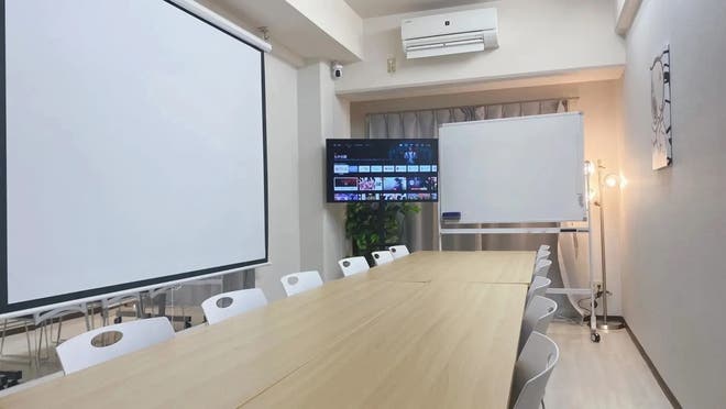 <Leaf四条烏丸(小中会議室)>駅徒歩2分🚃12名収容🪑24H🈺Wi-Fi📶モニター🖥️会議/勉強会/ワークショップの写真1