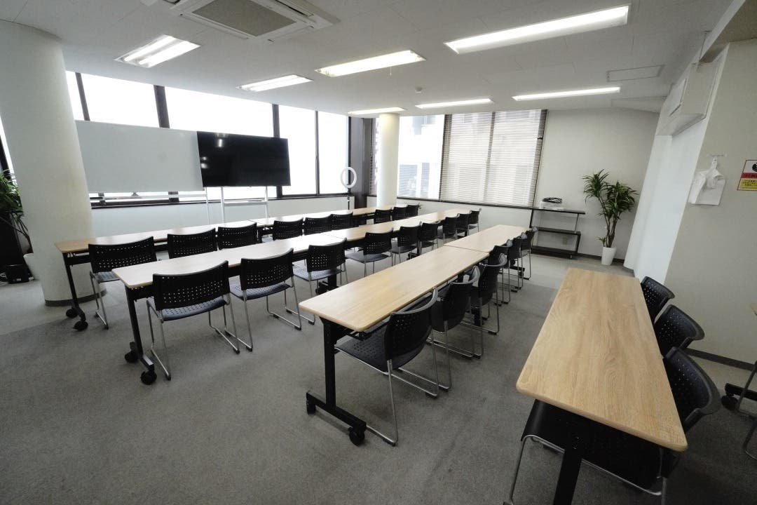 ＜スカイラークビル8階貸会議室＞小田原駅徒歩1分🚃高速光回線Wi-Fi📶大型モニター🖥️会議/セミナー/研修/撮影の写真2