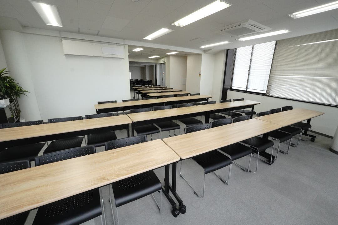 ＜スカイラークビル8階貸会議室＞小田原駅徒歩1分🚃高速光回線Wi-Fi📶大型モニター🖥️会議/セミナー/研修/撮影の写真3
