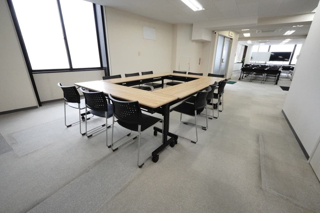 ＜スカイラークビル8階貸会議室＞小田原駅徒歩1分🚃高速光回線Wi-Fi📶大型モニター🖥️会議/セミナー/研修/撮影の写真7