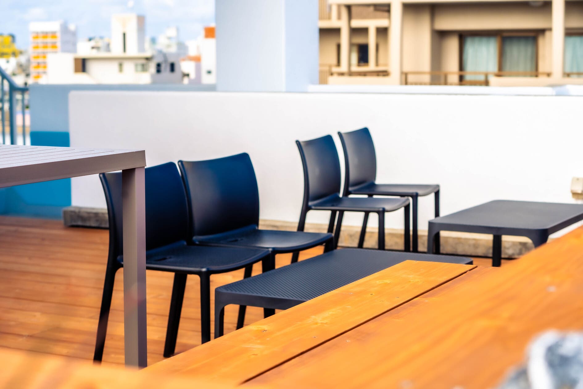 【旭橋駅徒歩5分】１日利用、当日利用OK（平日のみ）｜那覇での打ち合わせの合間の作業に｜Wi-Fi・電源完備の写真2