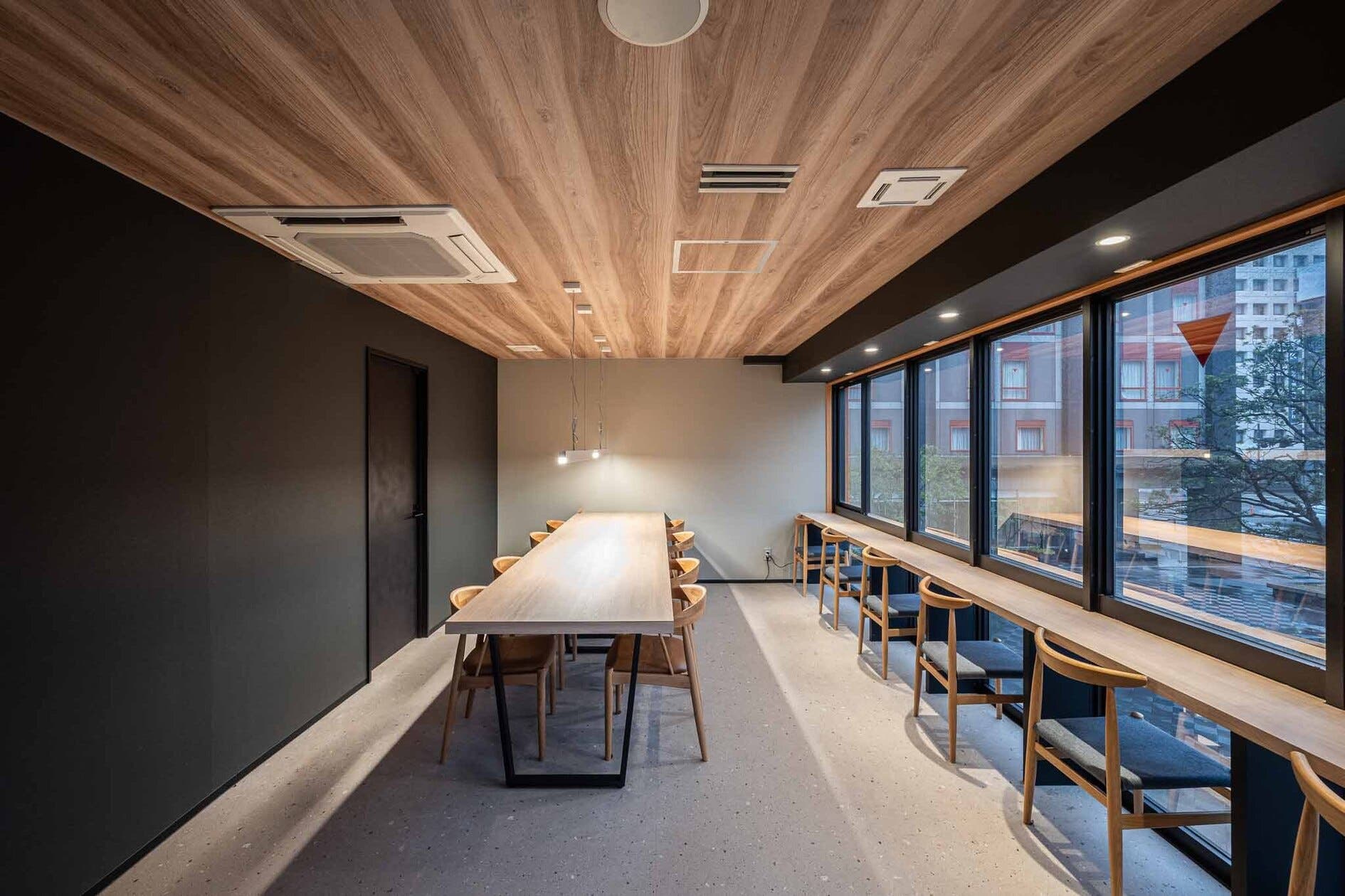 駅より徒歩10分。大分中心部に位置する多目的スペースの写真3