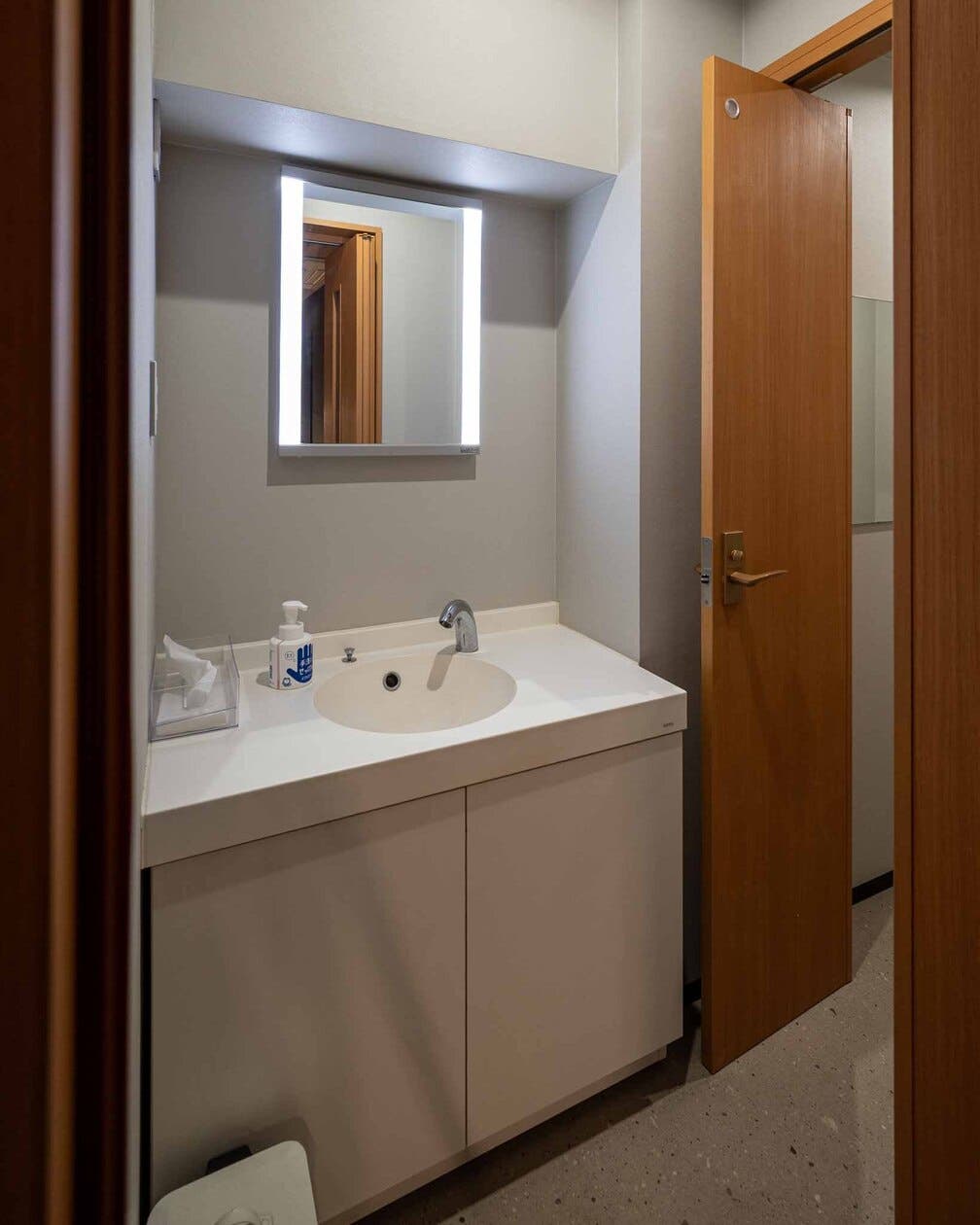 駅より徒歩10分。大分中心部に位置する多目的スペースの写真9